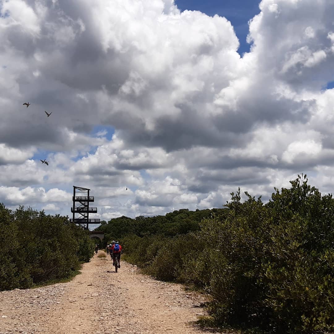 Isla De Piedras E Isla De Jaina, Los Cementerios Mayas En Campeche