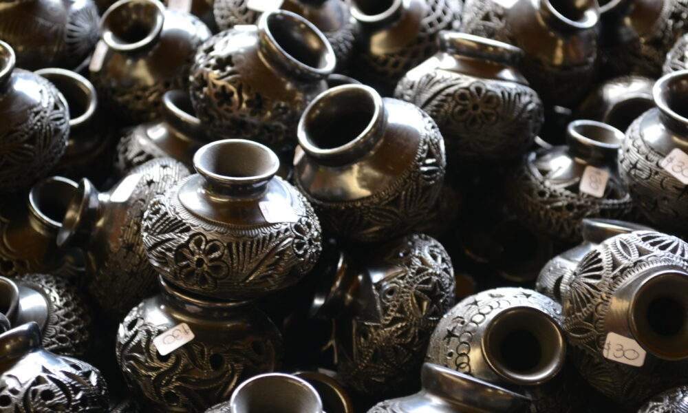 El barro negro, una artesanía originaria de San Bartolo Coyotepec en ...