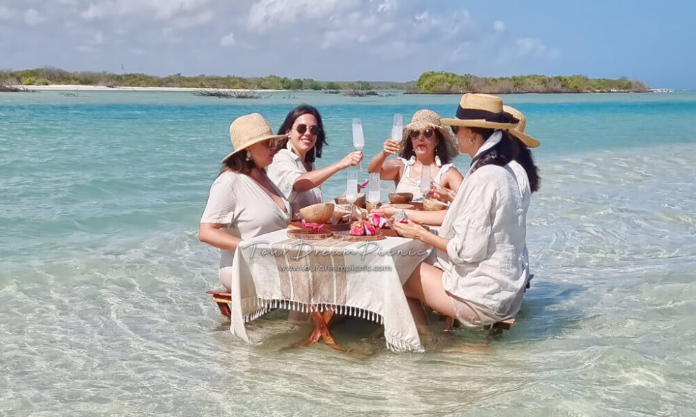 Disfruta De Un Picnic En Medio Del Mar En Sisal, Yucatán