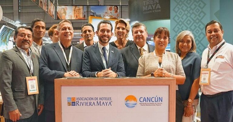 Estados Del Sureste Mexicano Deslumbran En París Con El Grupo Mundo Maya